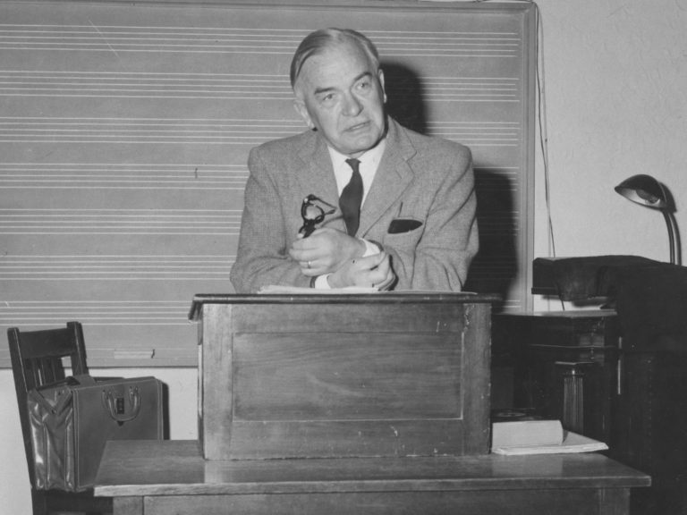 Dr. Ernest John Knapton | College History | Wheaton College | Massachusetts